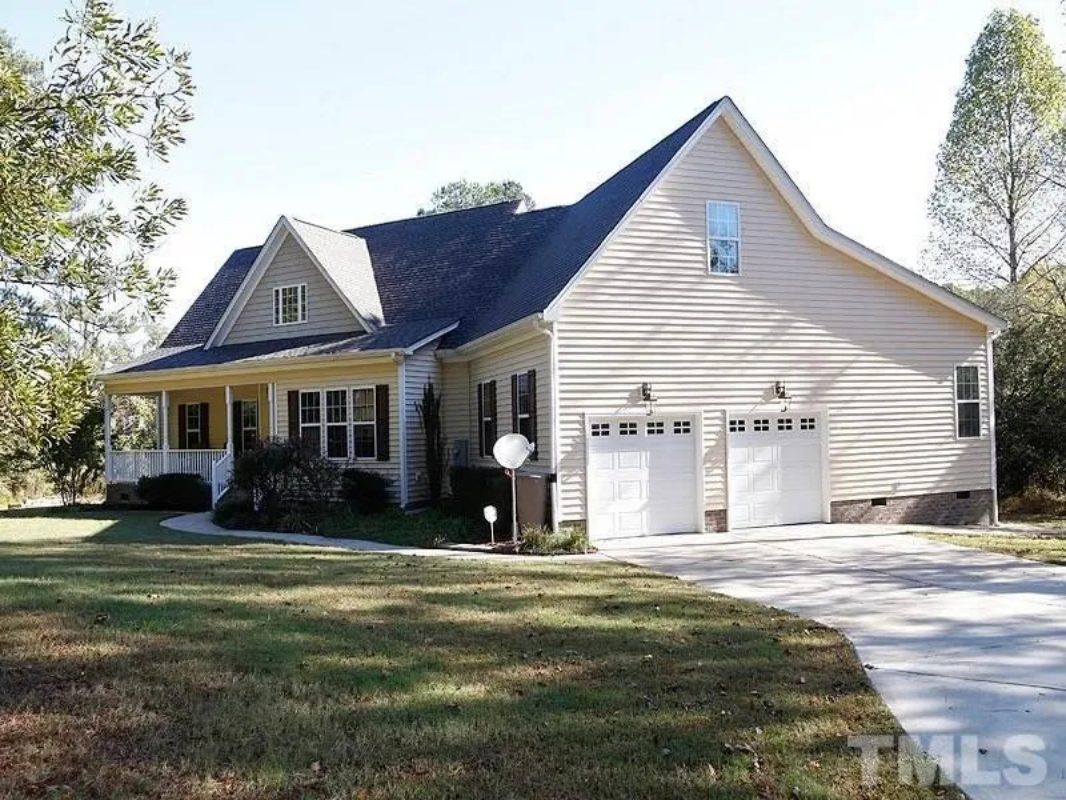 Craftsman house Plan with Spacious Layout – Blueprint for 2-Story Designs